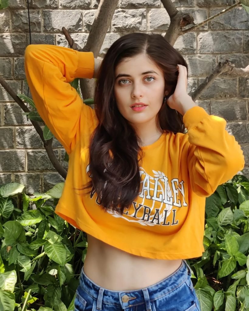 Urvi Singh Biography: Height, Weight, Age, Career, Net Worth